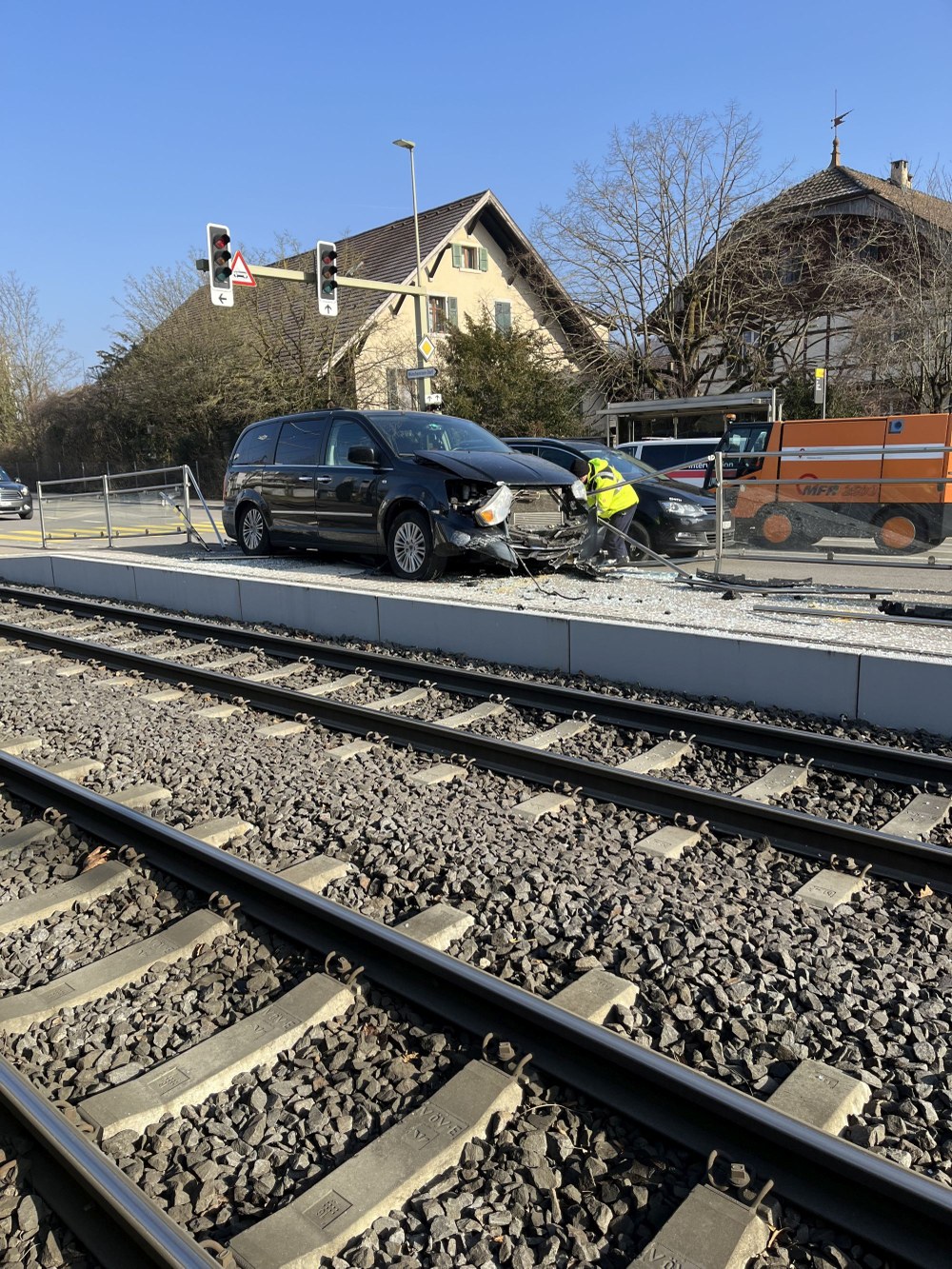 Personenwagenlenker verursacht Selbstunfall – Polizei sucht Zeugen - Baselland